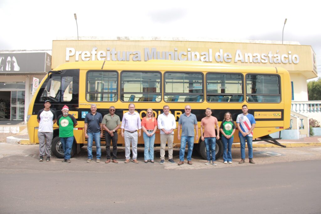 Prefeitura de Anastácio recebeu mais um ônibus para o transporte ...